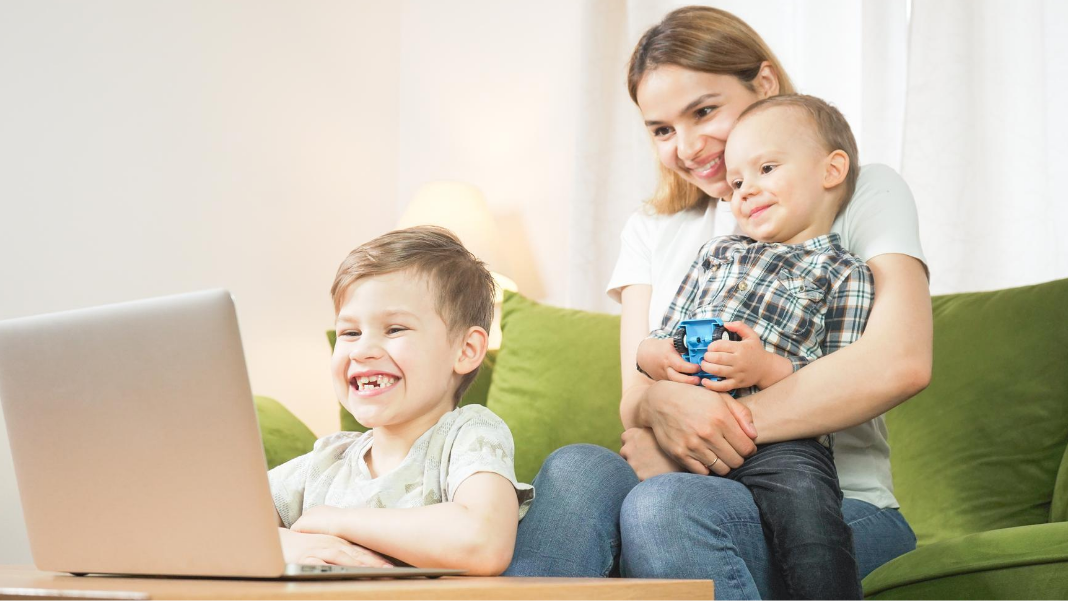 HOW TO STAY IN TOUCH WITH FAMILY AND FRIENDS WHEN LIVING ABROAD - Dwell